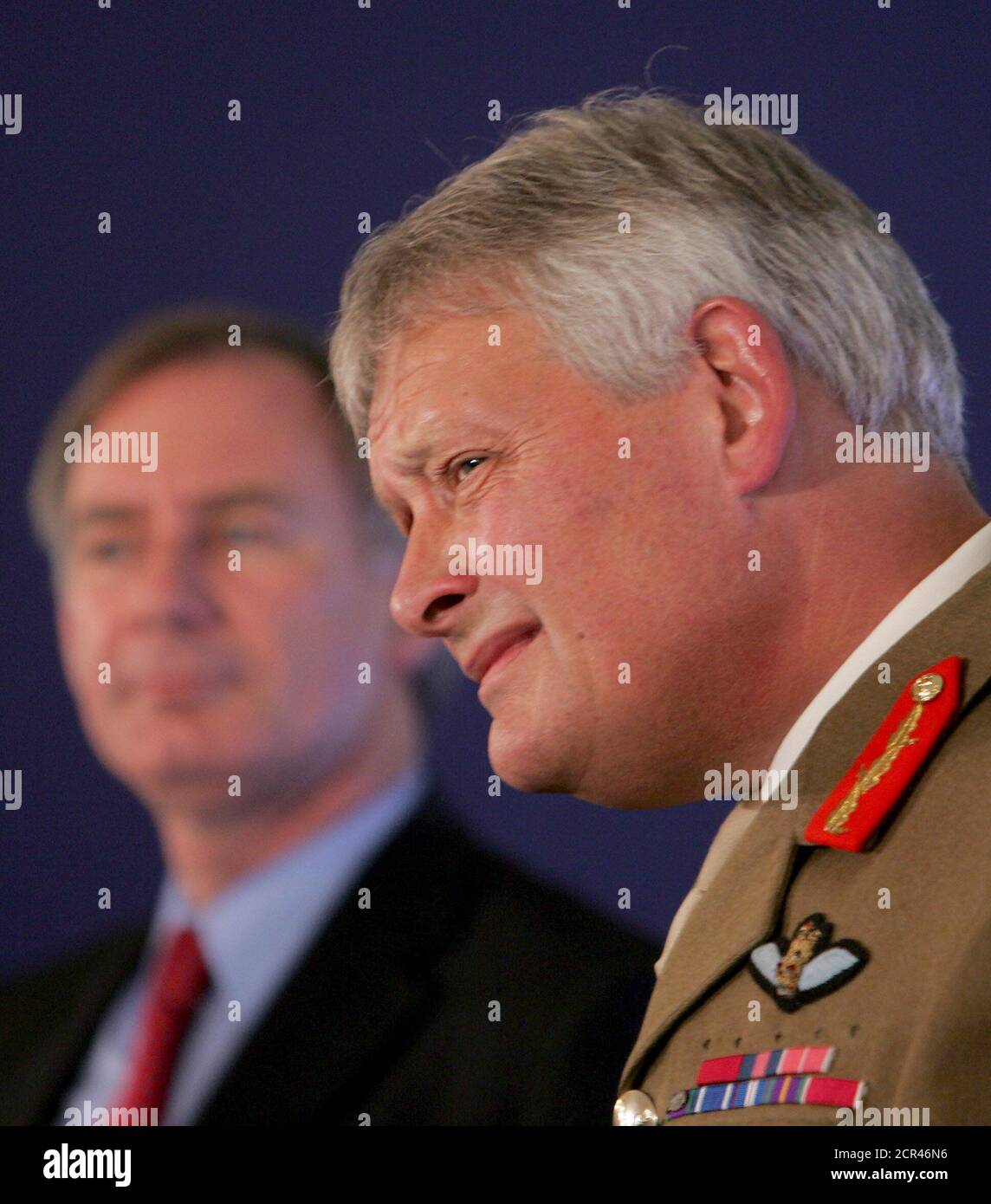 Defence secretary geoff hoon and chief of defence staff hi-res stock ...