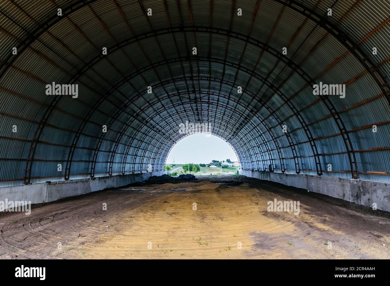 Airplane hangar empty hi-res stock photography and images - Alamy