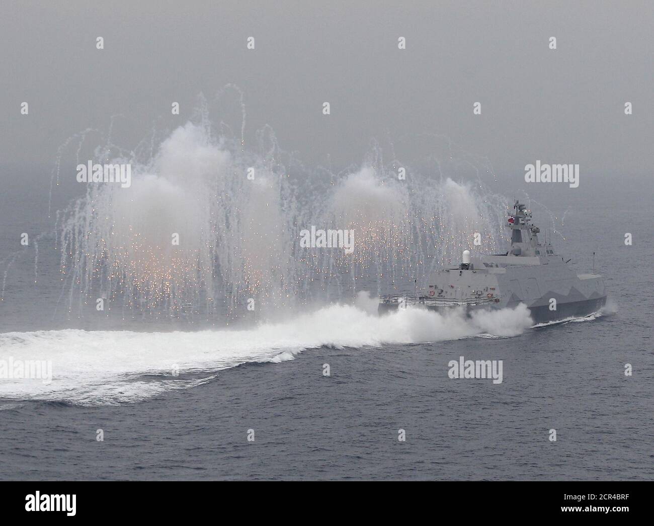 Ship flares hi-res stock photography and images - Alamy