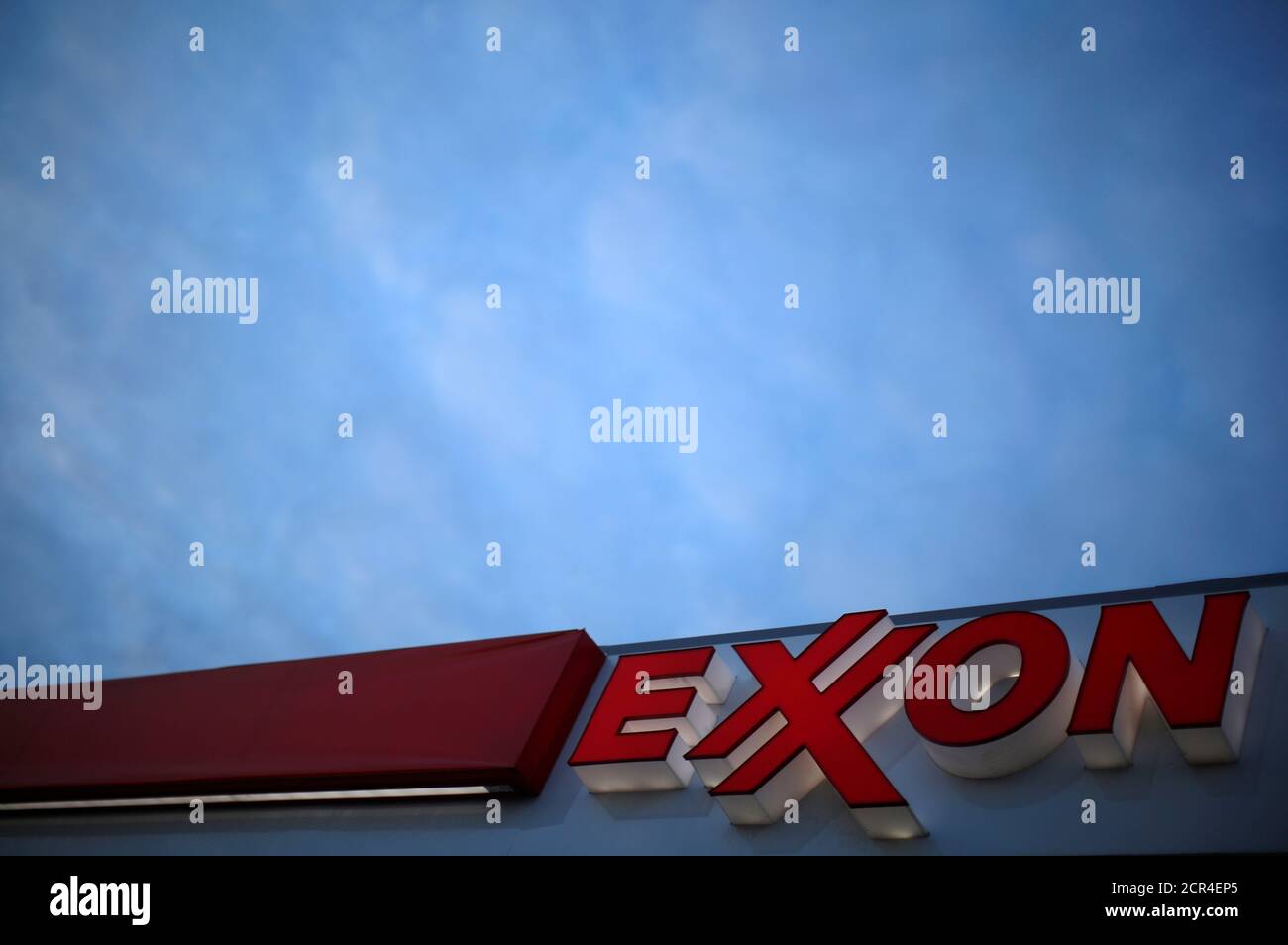 Exxon sign hi-res stock photography and images - Alamy