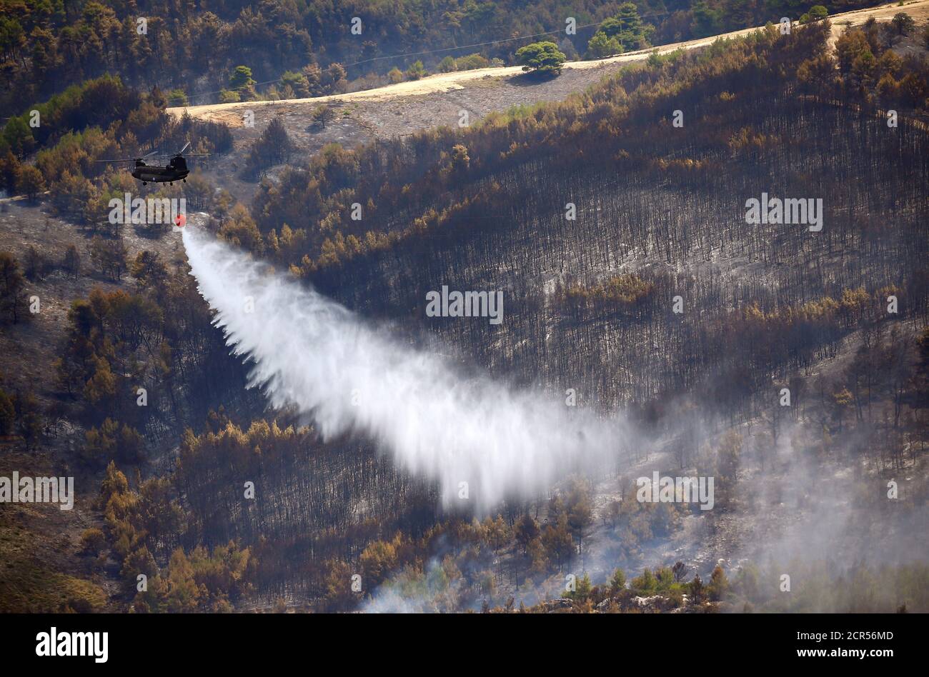 Chinook helicopter water hi-res stock photography and images - Alamy