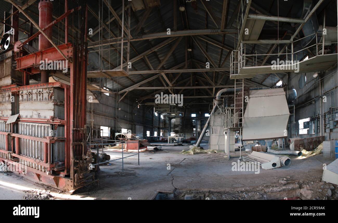 Inside old derelict warehouse hi-res stock photography and images - Alamy