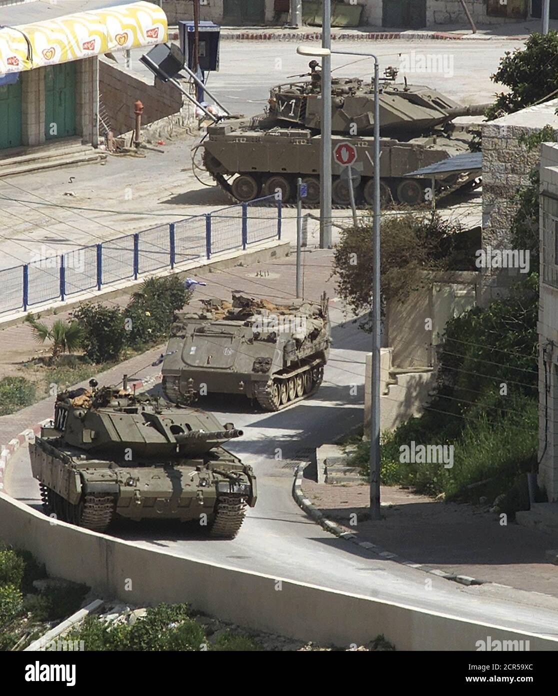 United nations tanks hi-res stock photography and images - Alamy