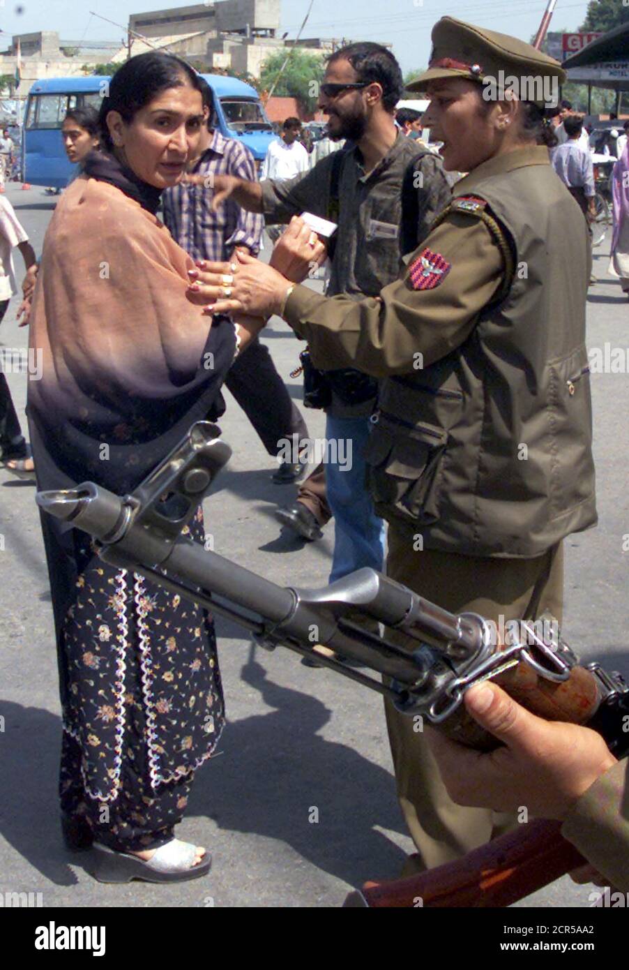 Female muslim police officer hi-res stock photography and images - Alamy