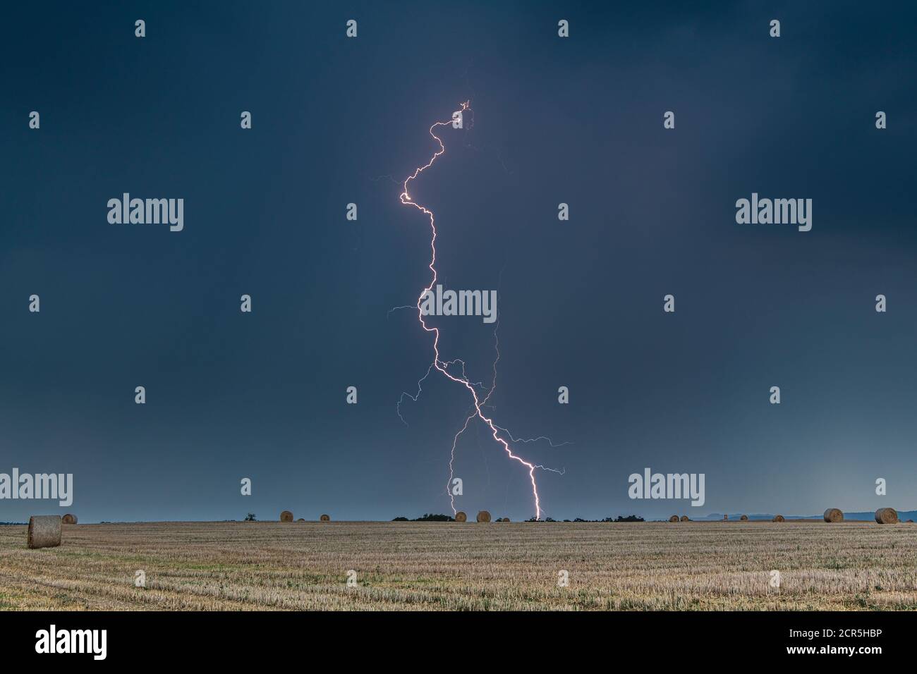 Thunderstorm lightning strike hi-res stock photography and images - Alamy