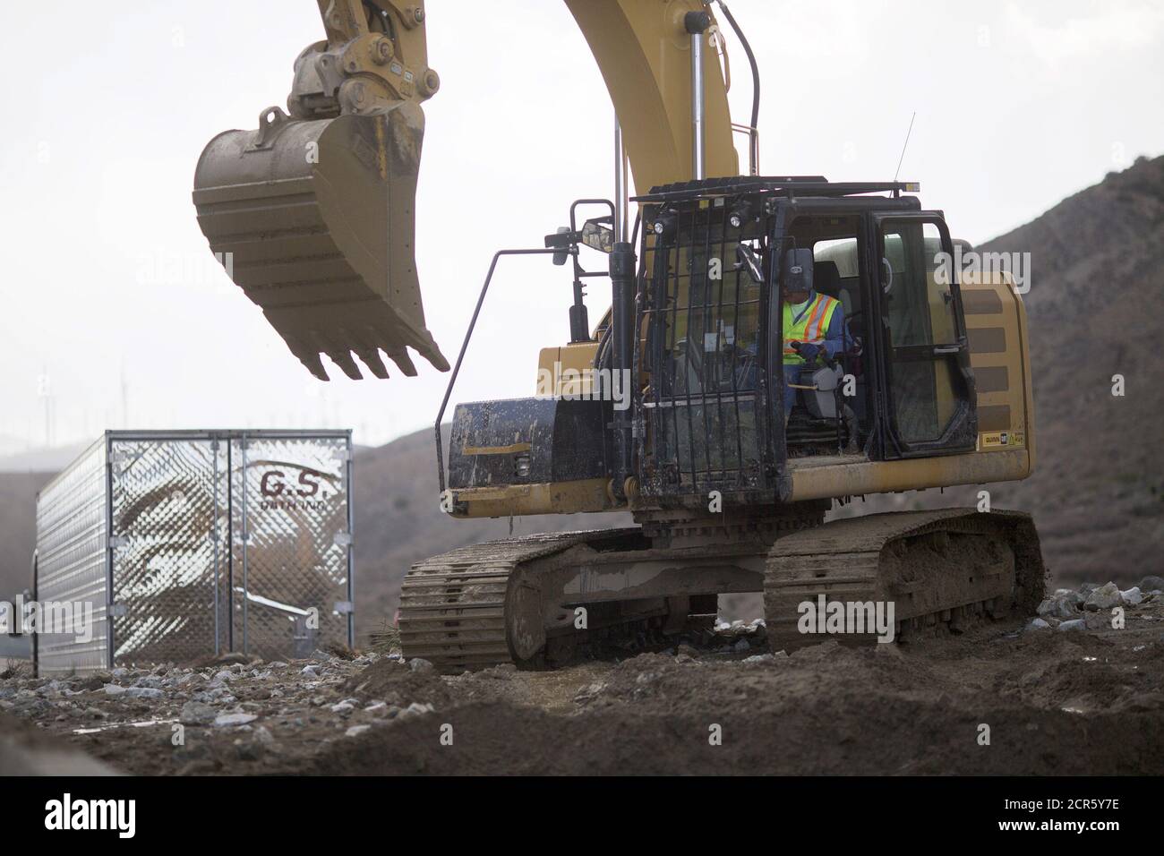 Vehicles stuck in mud hi-res stock photography and images - Alamy