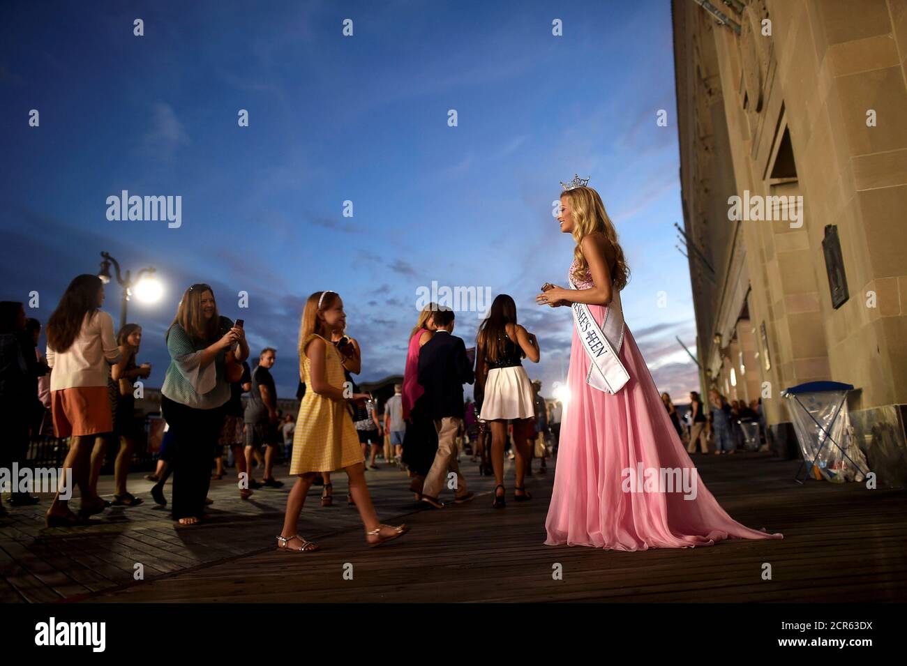 Teen beauty pageant hi-res stock photography and images - Alamy