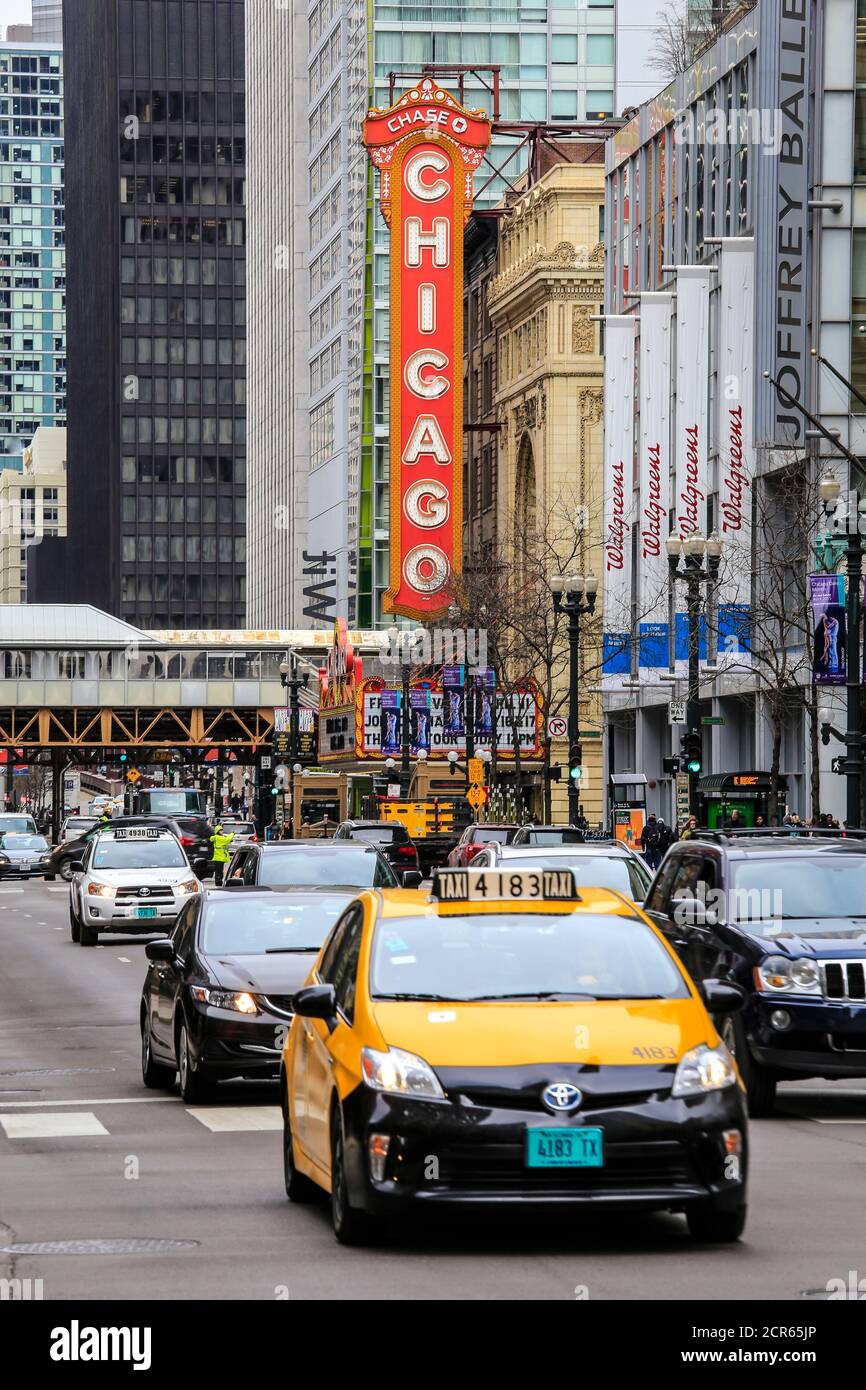 Street scene at the Chicago Theater, Chicago, Illinois, USA, North ...