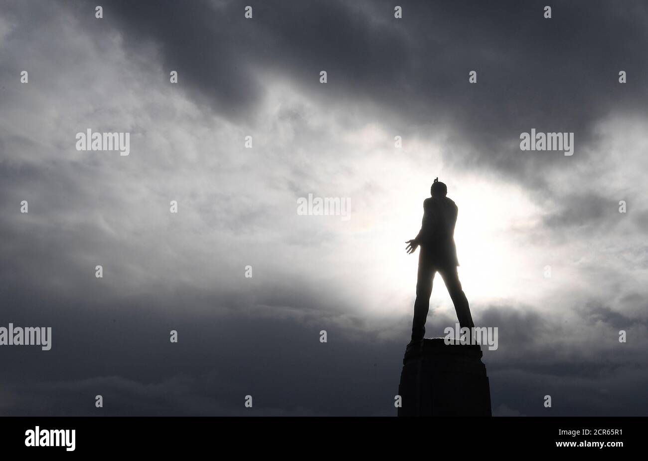 Statue of lord carson hi-res stock photography and images - Alamy