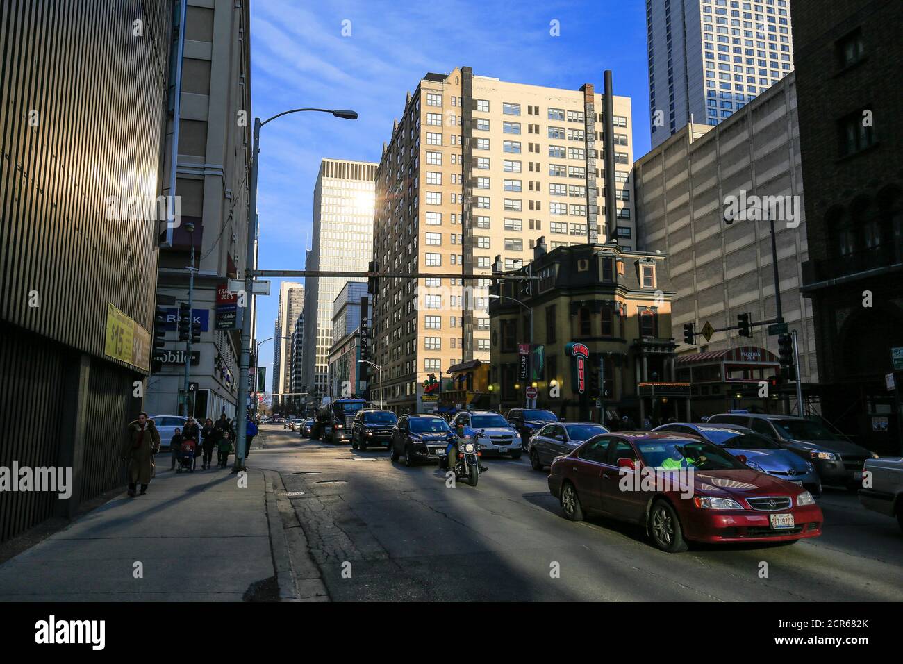 Chicago street scene hi-res stock photography and images - Alamy
