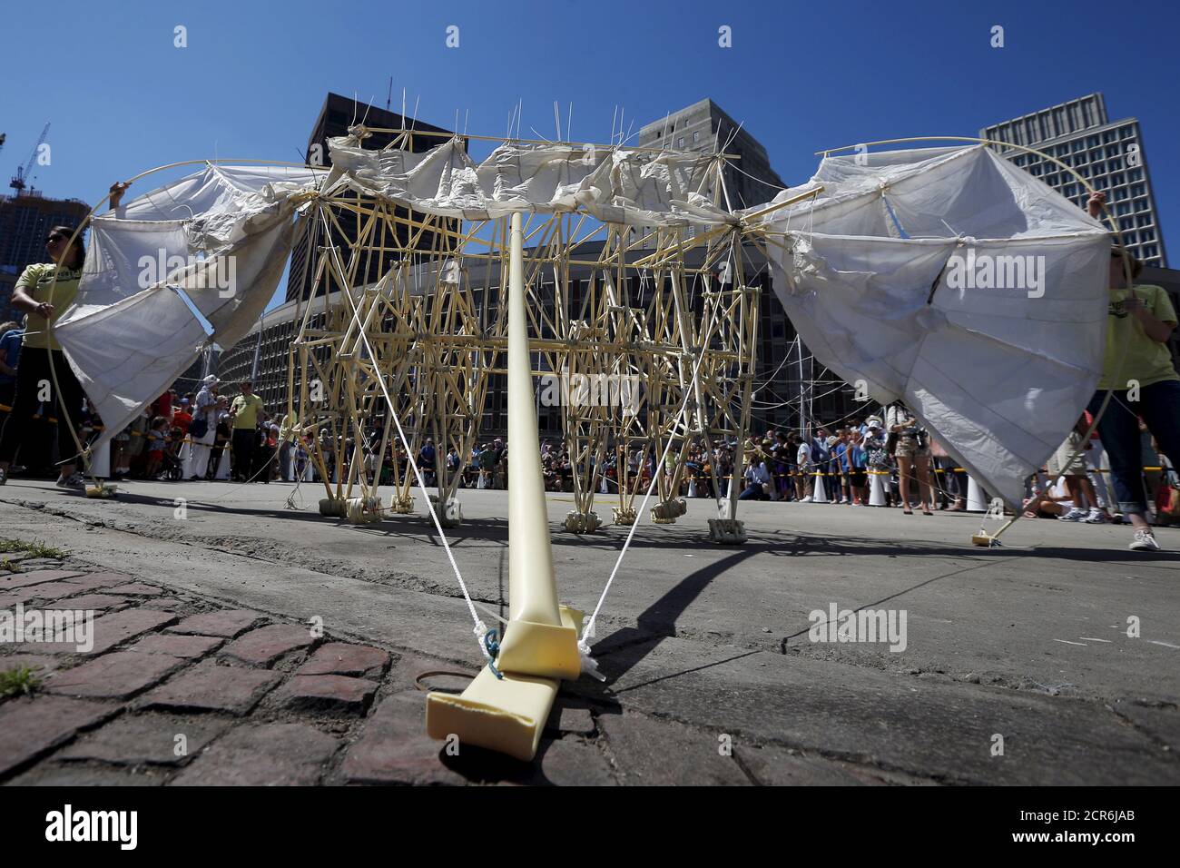 Onlookers in museum hi-res stock photography and images - Alamy