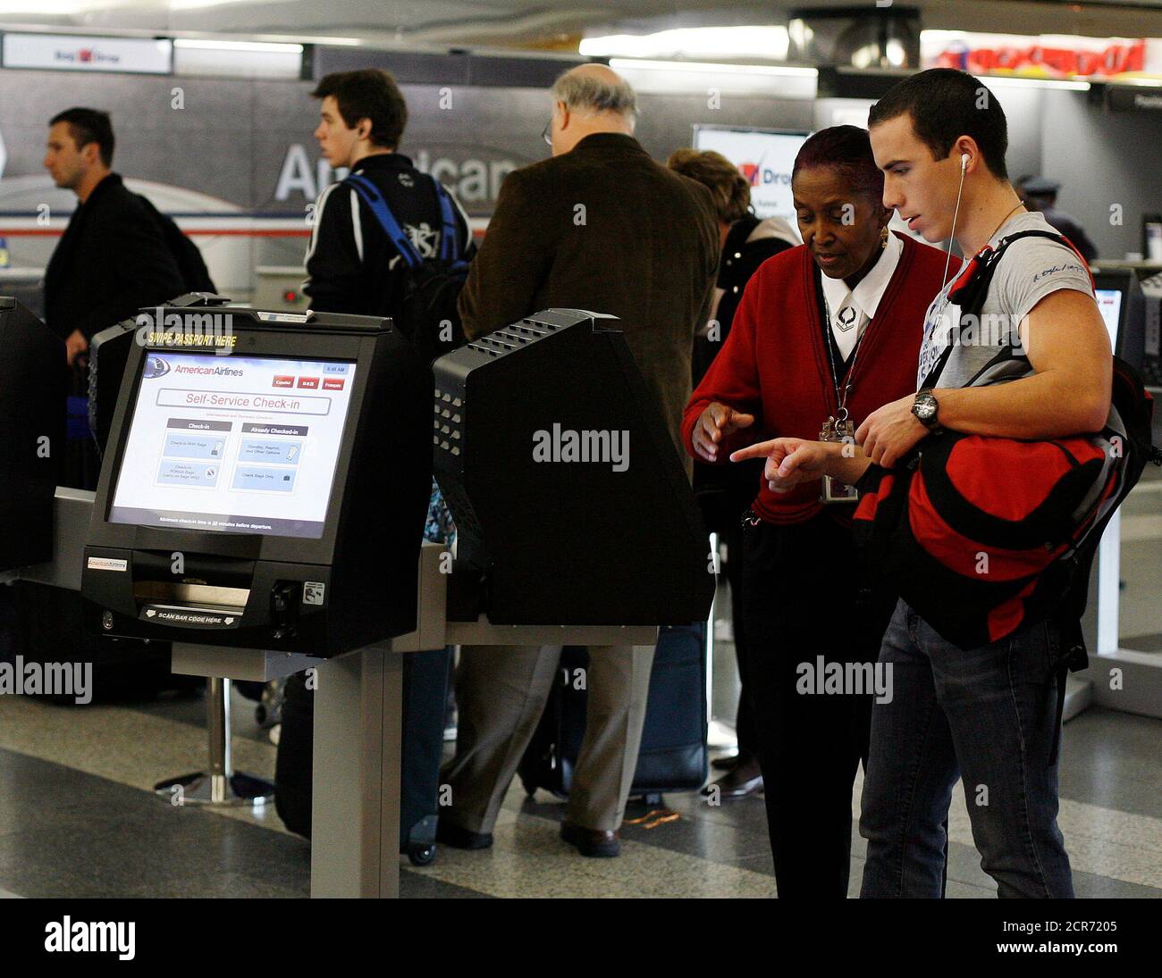 American airlines self check in hi-res stock photography and images - Alamy