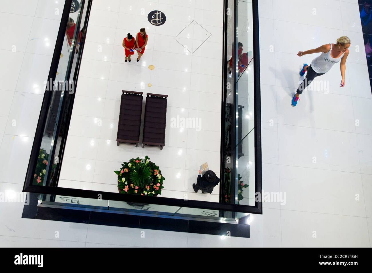 1 euro store hi-res stock photography and images - Alamy