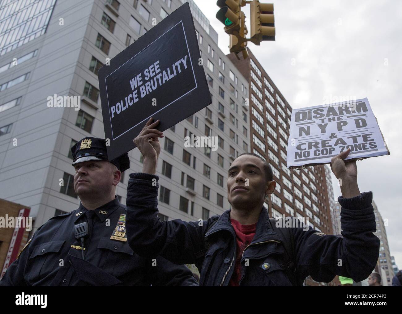 Racial justice signs hi-res stock photography and images - Alamy