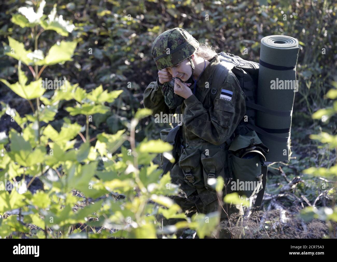 Female soldier drawing hi-res stock photography and images - Alamy