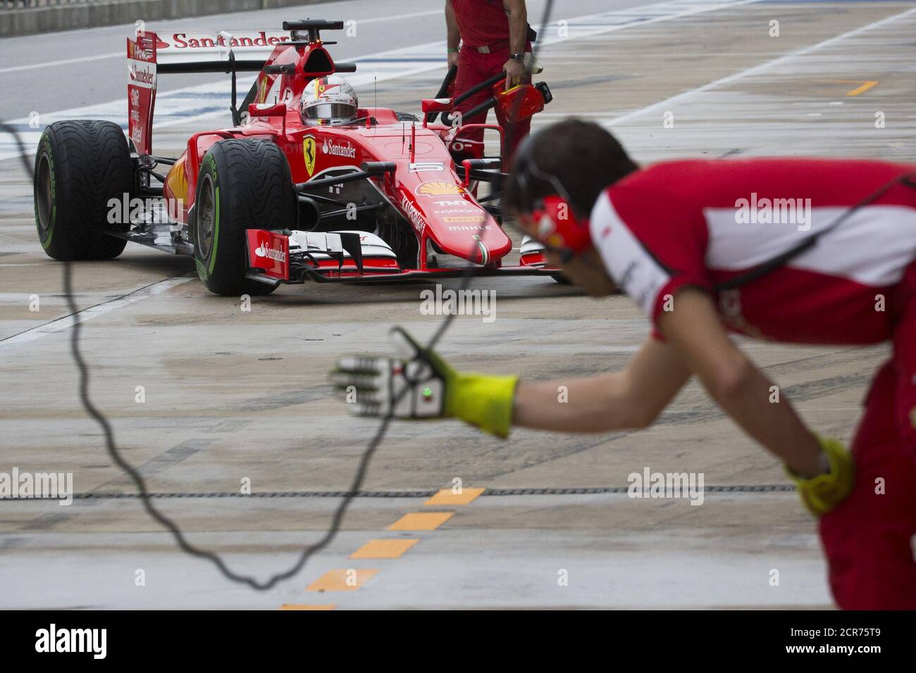 Ferrari formula 1 pit crew hi-res stock photography and images - Alamy
