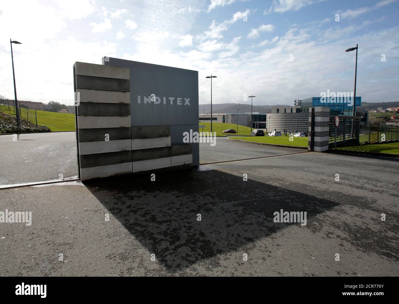 Logo inditex hi-res stock photography and images - Alamy