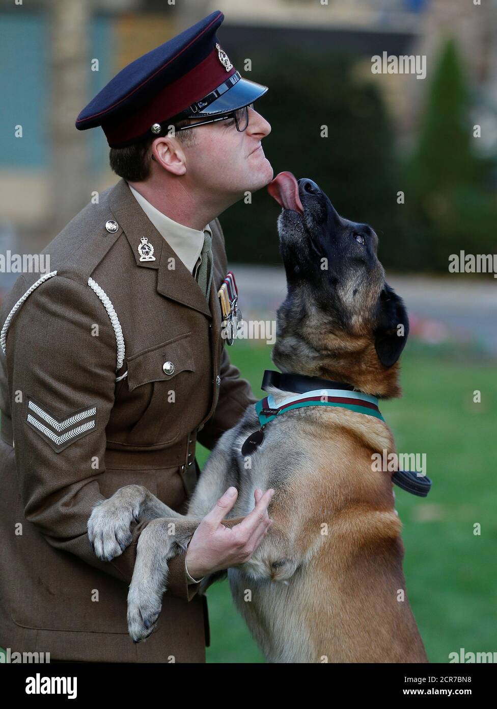 Poses with the military cross medal hi-res stock photography and images ...