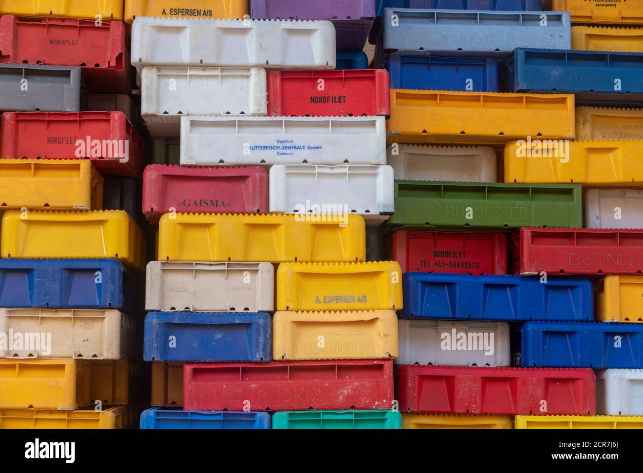 Plastic fish boxes hi-res stock photography and images - Alamy