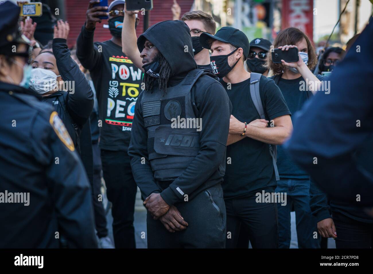 A standoff against NYC Police in Times Square after multiple protesters ...