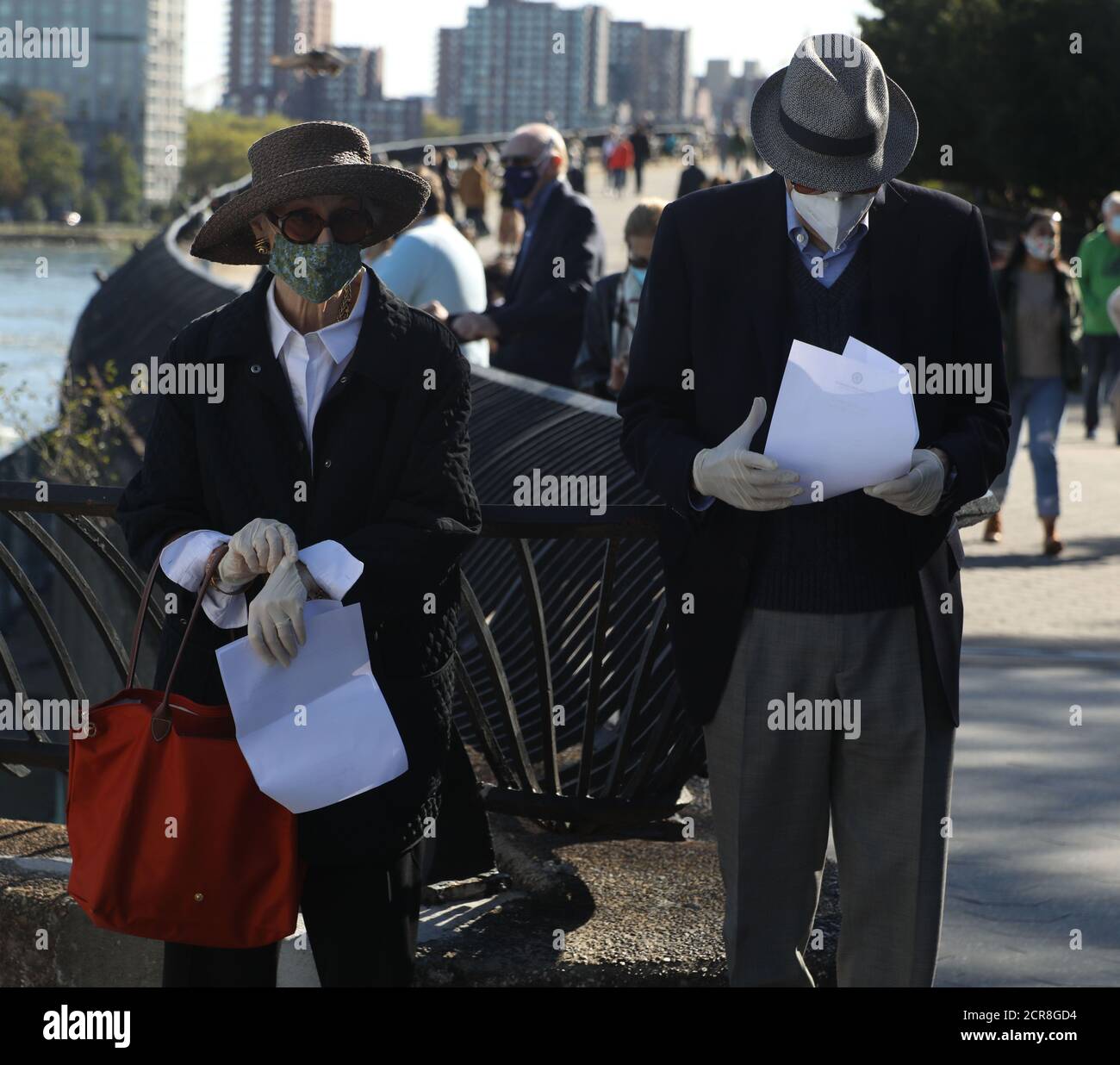 New York, New York, USA. 19th Sep, 2020. Followers of the Jewish faith ...