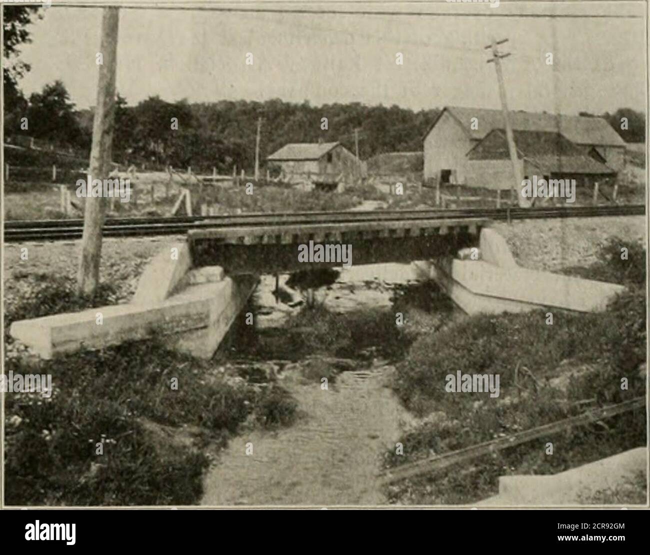 Concrete thick arch structure hi-res stock photography and images - Alamy