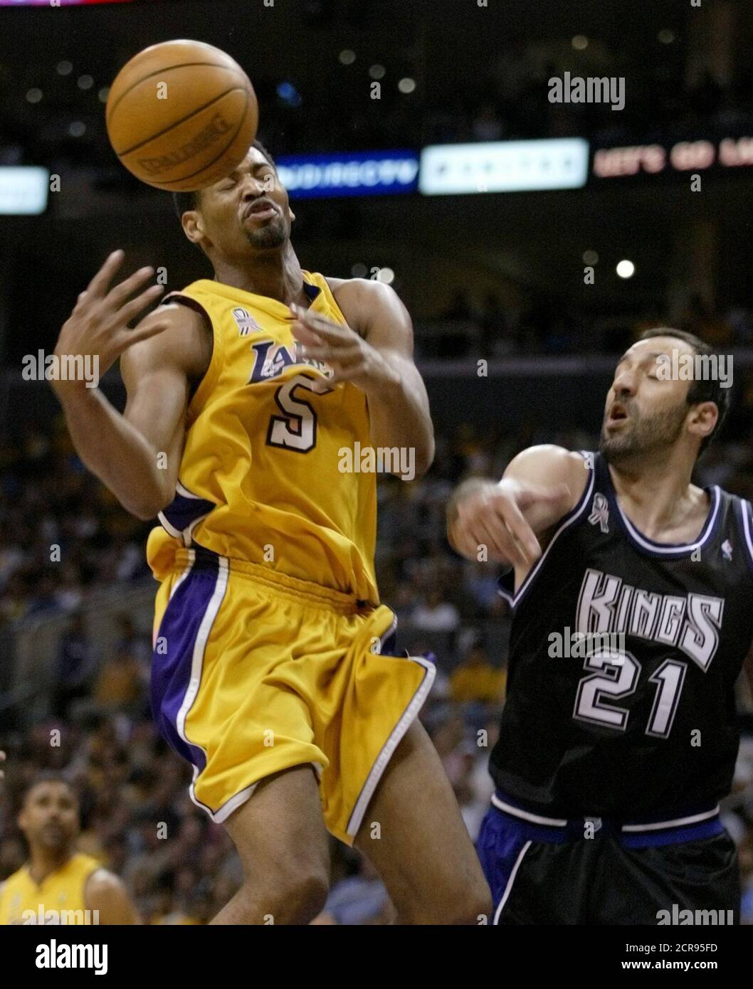 Robert horry kings 2002 hi-res stock photography and images - Alamy