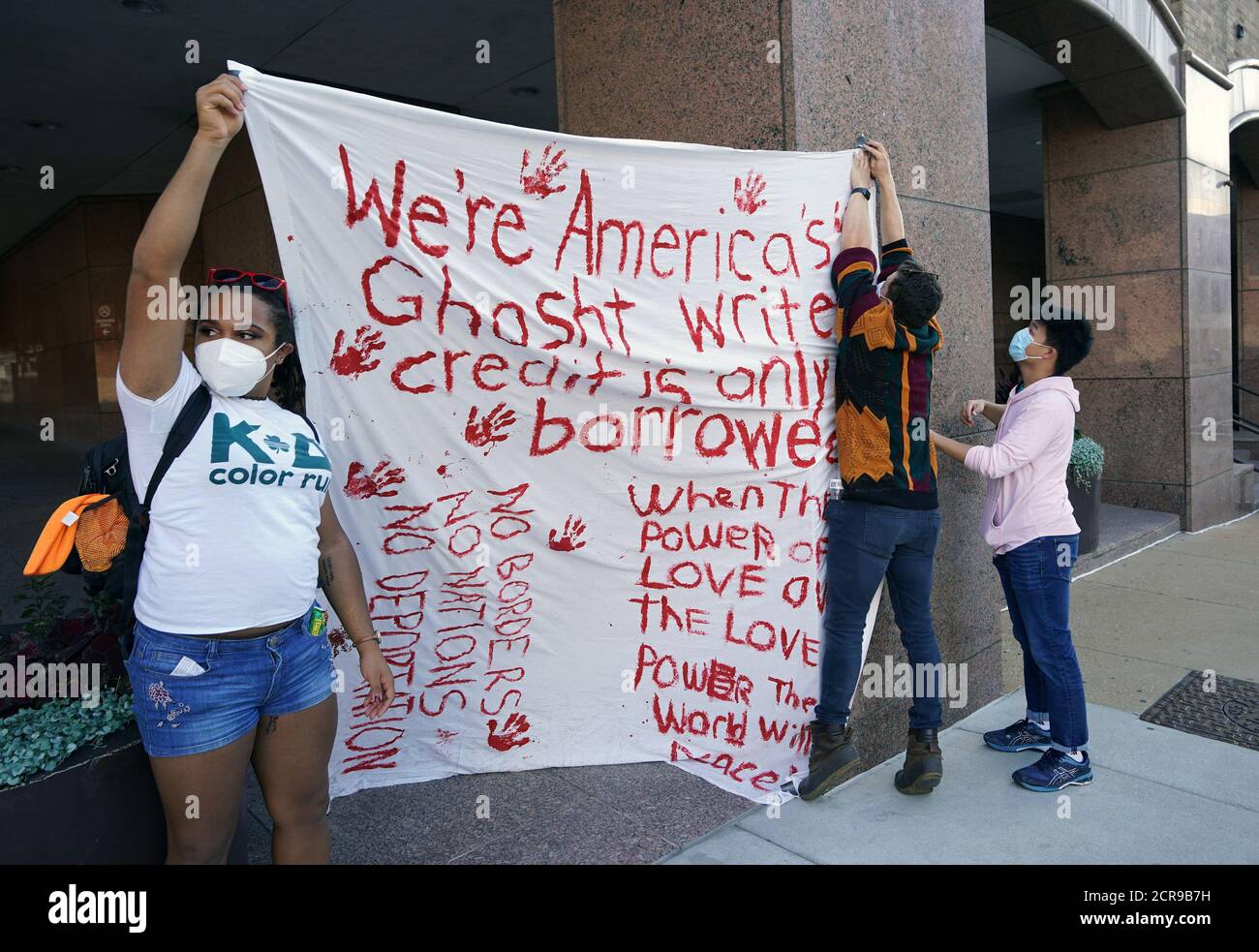 Immigration messages hi-res stock photography and images - Alamy