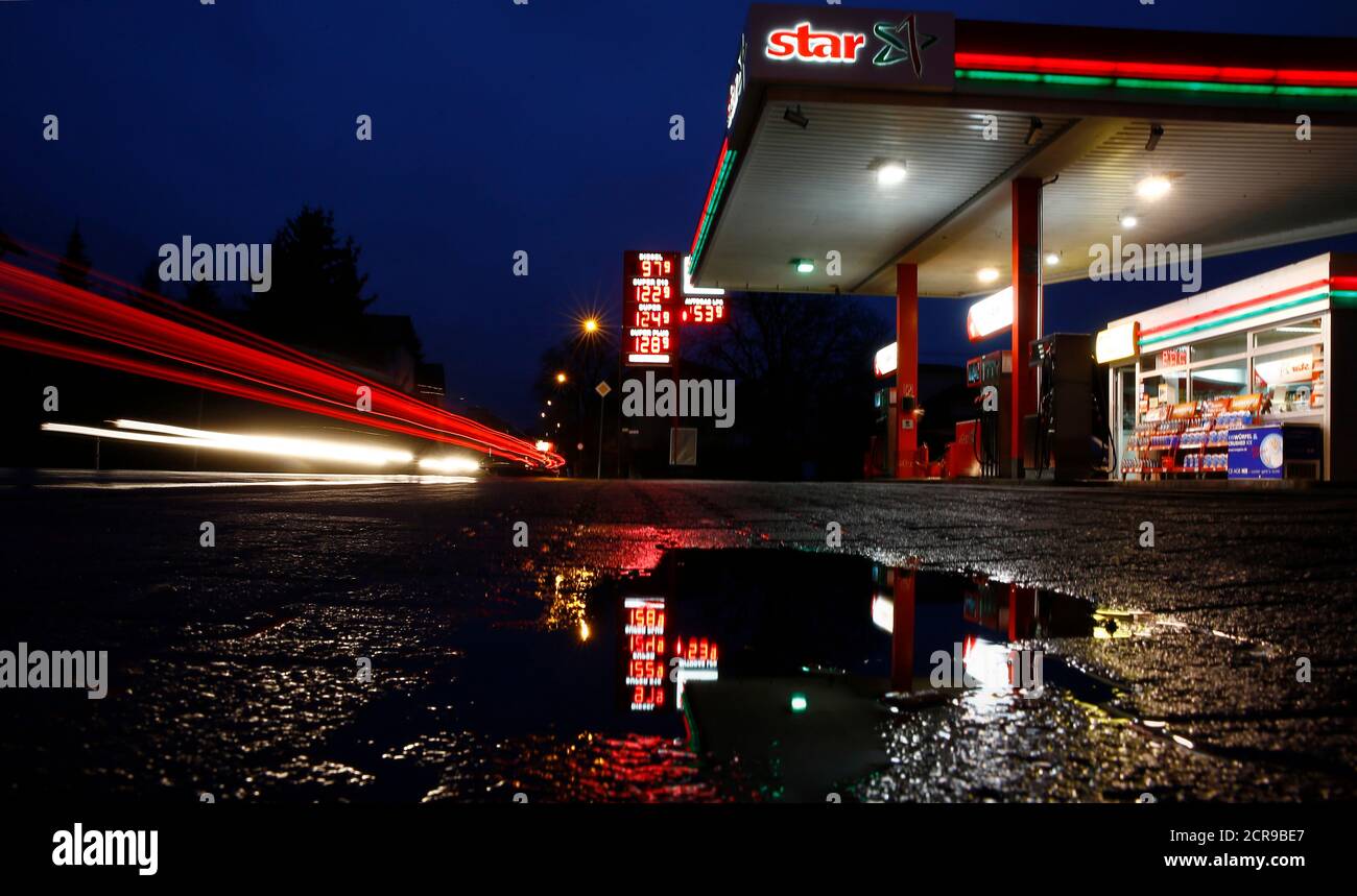 Star gas station hi-res stock photography and images - Alamy