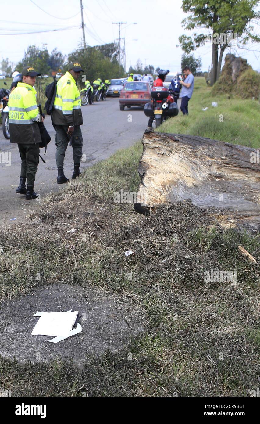 Police carrying airport hi-res stock photography and images - Alamy
