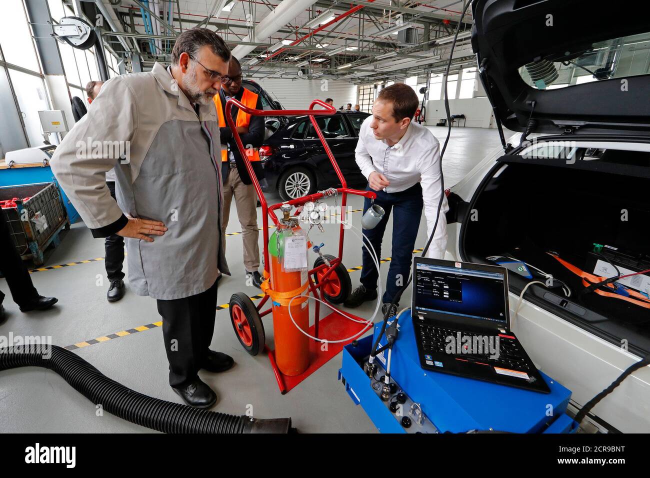 Psa peugeot citroen poissy hi-res stock photography and images - Alamy
