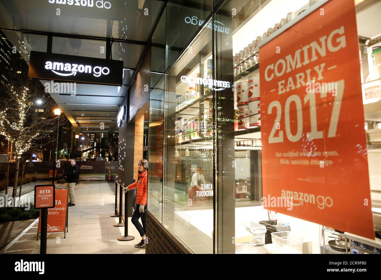 Amazon go checkout hi-res stock photography and images - Alamy