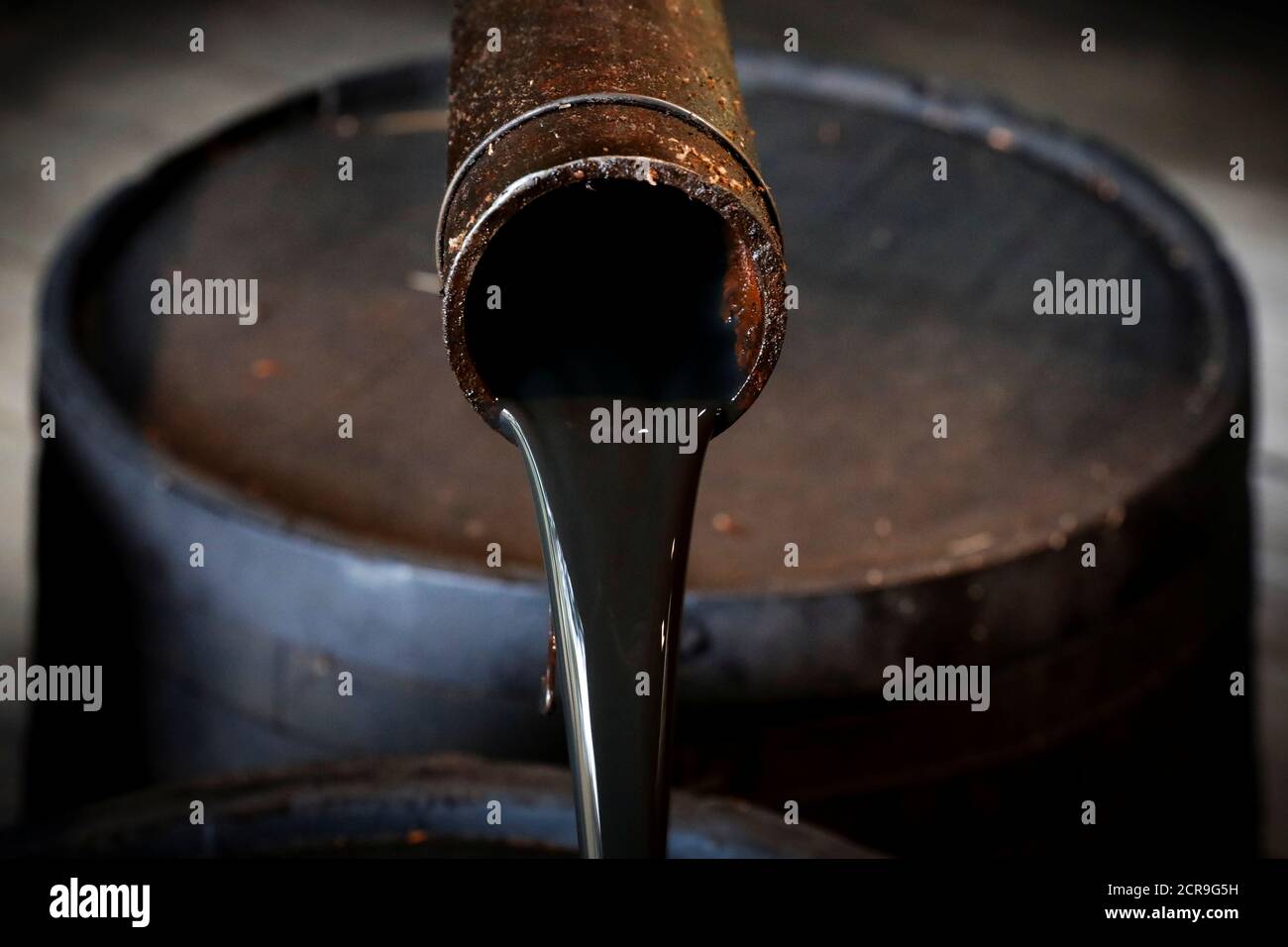 Modern oil well platform hi-res stock photography and images - Alamy