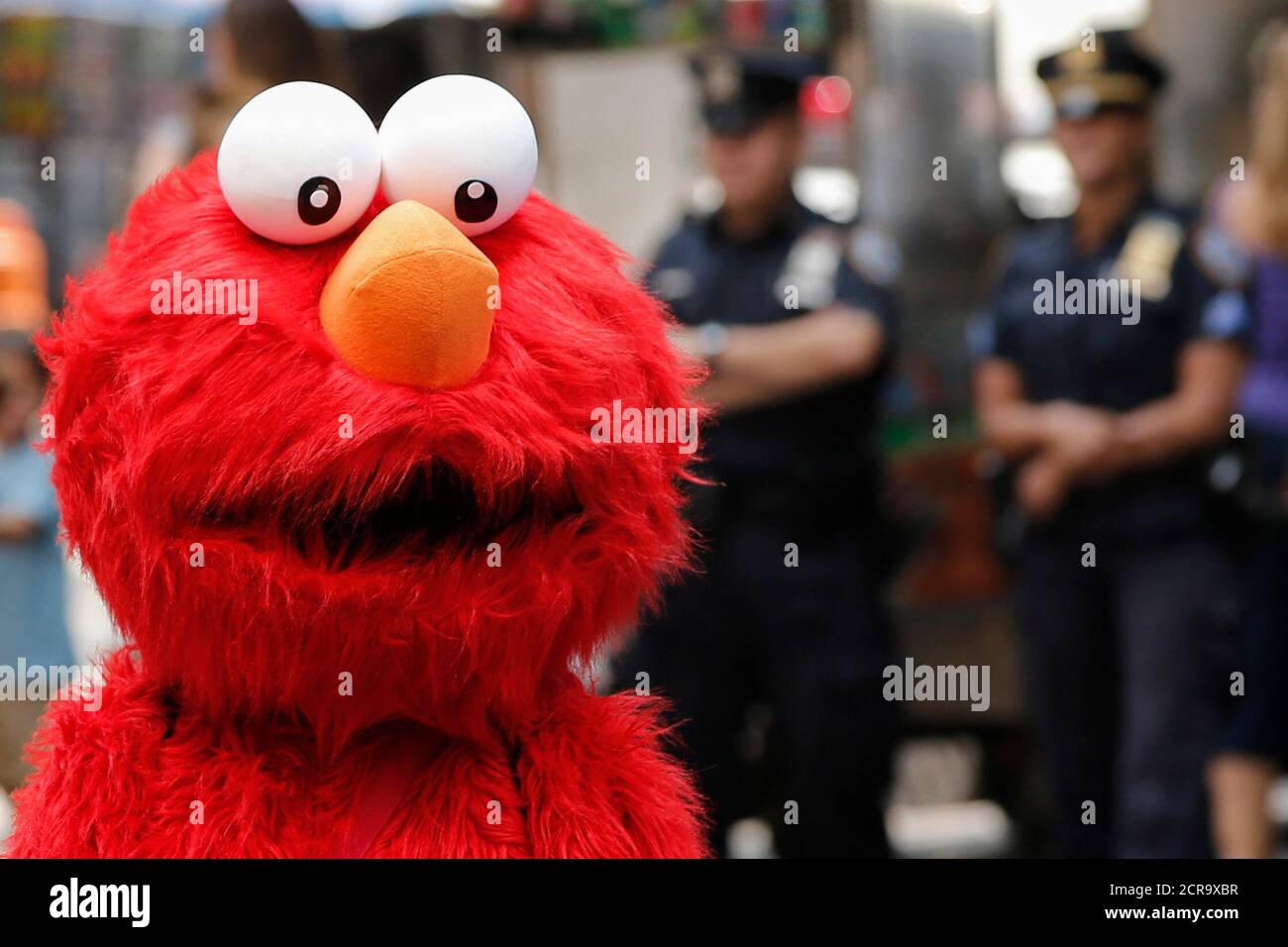 Elmo character hi-res stock photography and images - Alamy