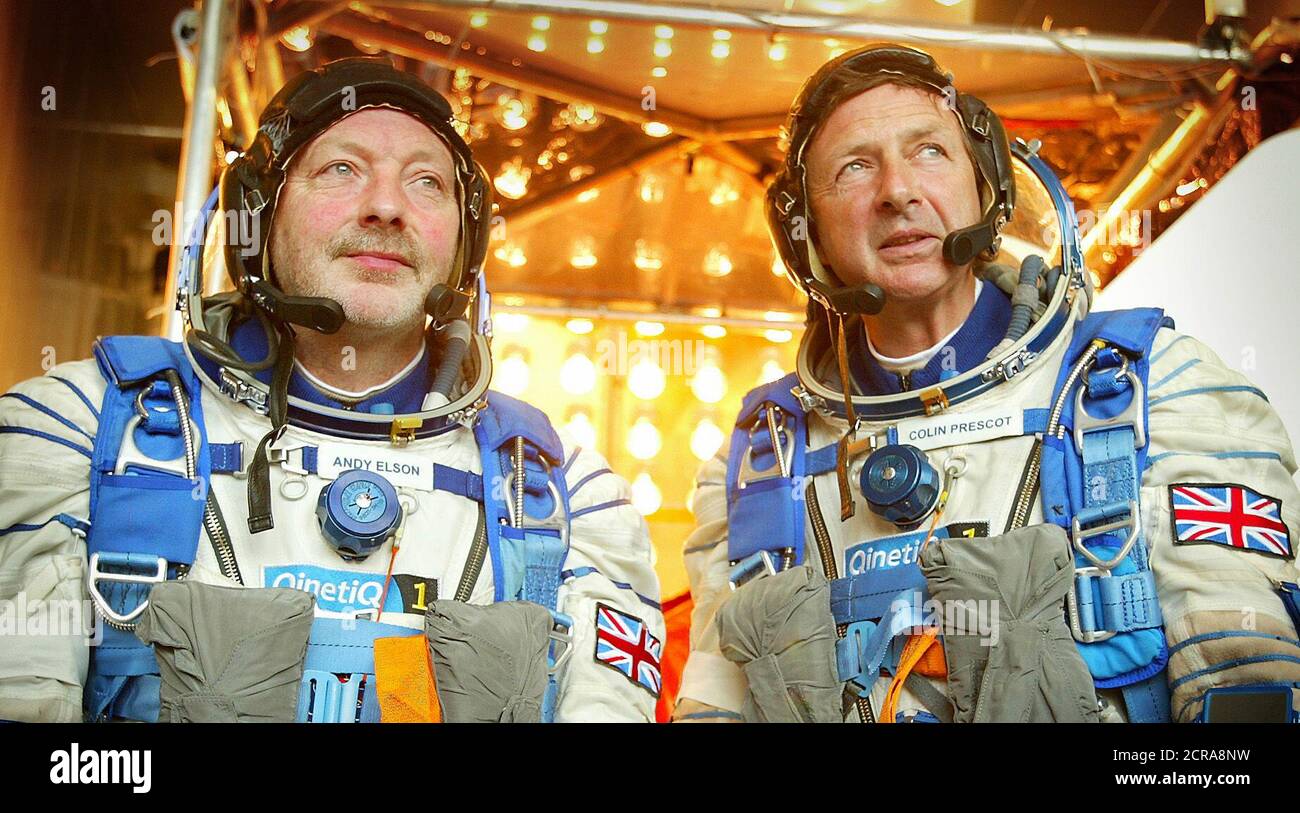 Stand in front of tall building hi-res stock photography and images - Alamy