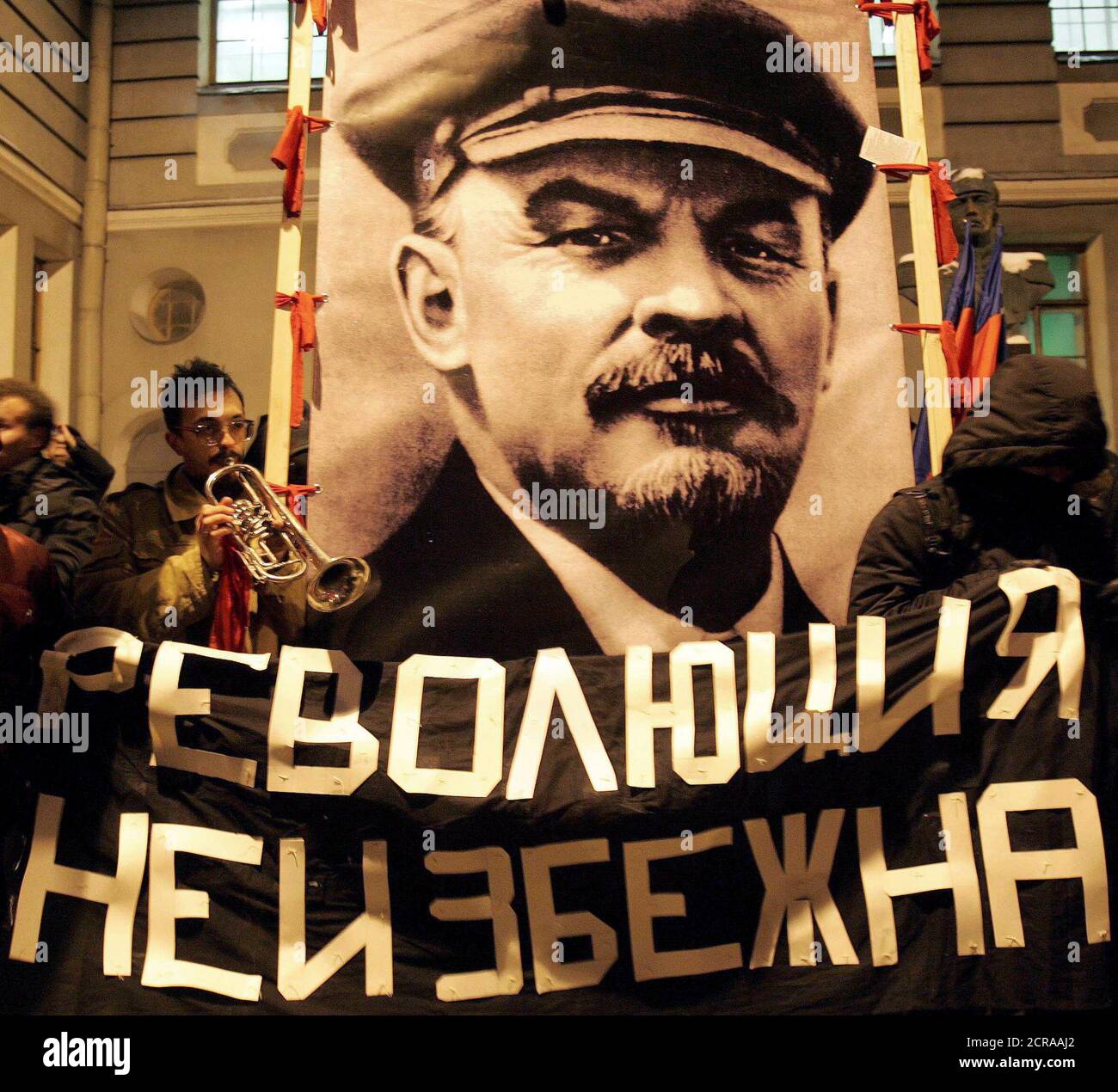 Vladimir lenin in petersburg 1917 hi-res stock photography and images ...