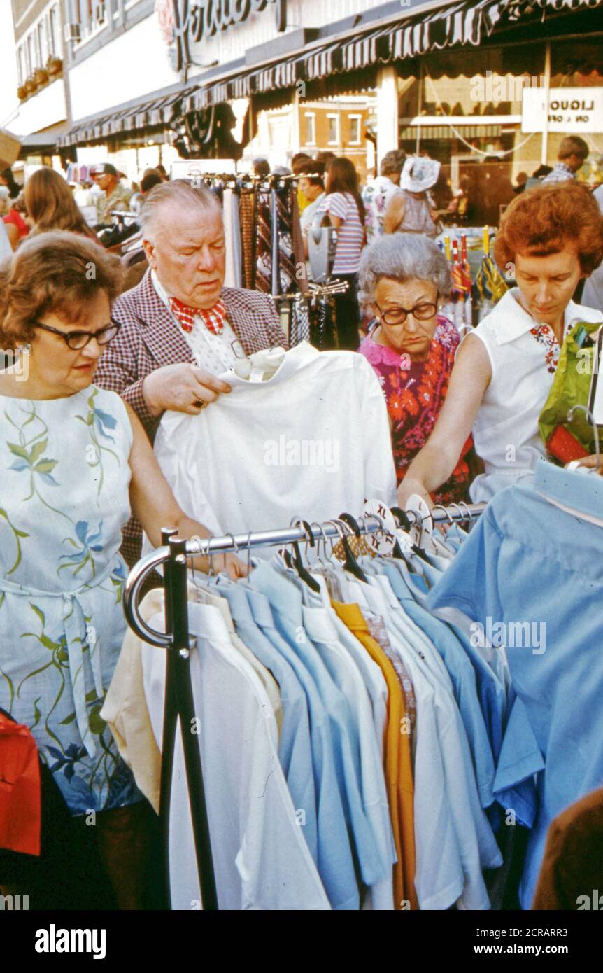 Shopping department store 1970s hi-res stock photography and images - Alamy