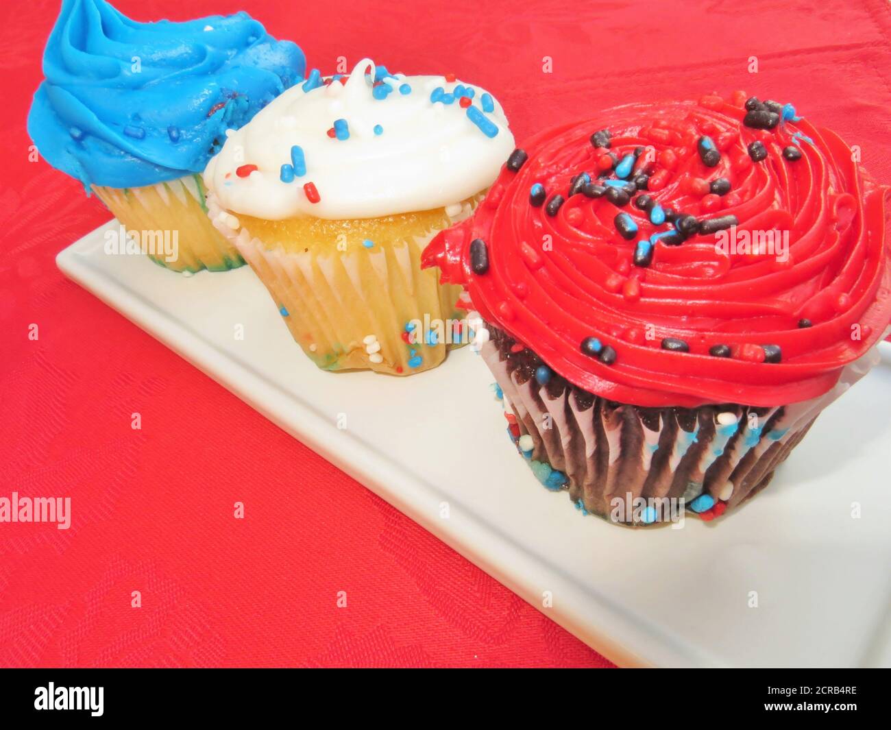 Cupcakes with red, white, and blue frosting Stock Photo - Alamy