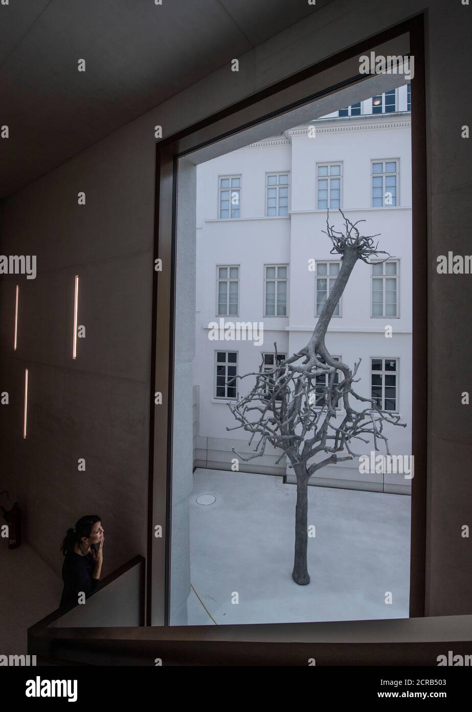 17 September 2020, Hessen, Frankfurt/Main: The sculpture "Untitled" by ...