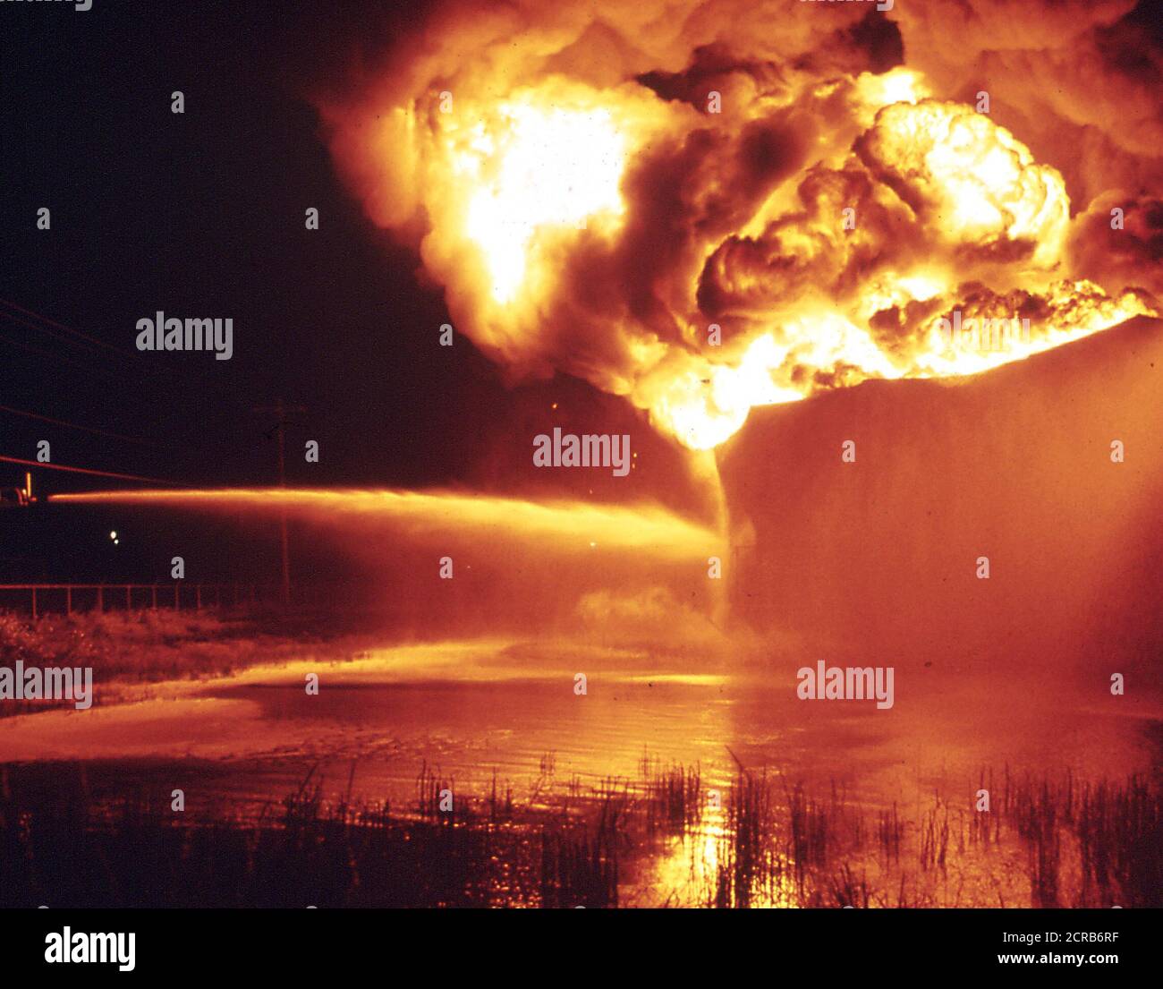Crude oil fire hi-res stock photography and images - Alamy