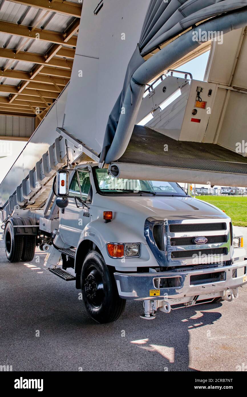 Truck mounted mobile gangway hi-res stock photography and images - Alamy