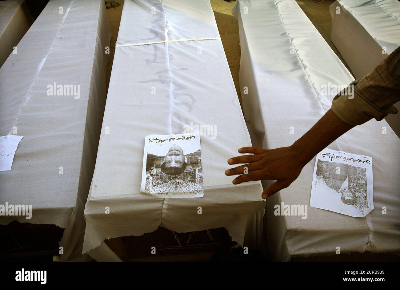 Grave coffin dug hi-res stock photography and images - Alamy