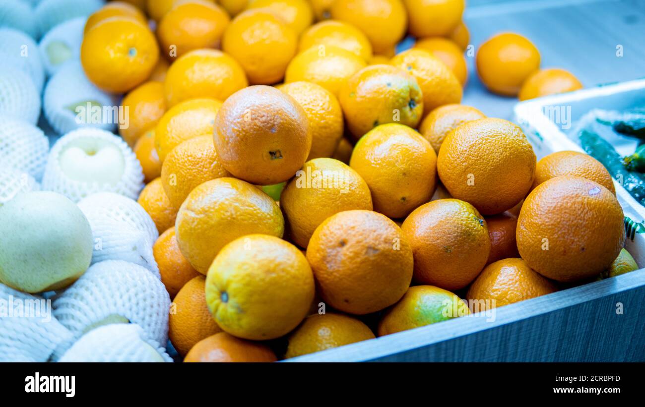 a pack of oranges in a supermarket Stock Photo - Alamy