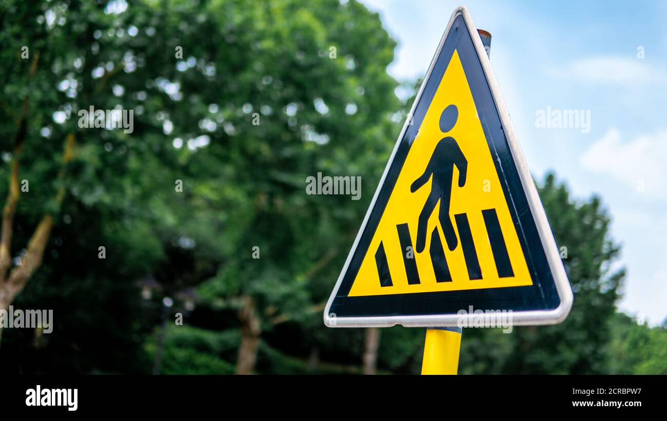 a sign post of students crossing Stock Photo - Alamy