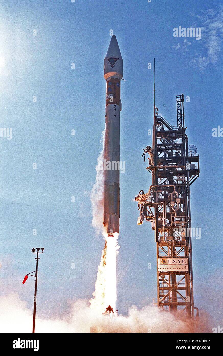 Tdrs 8 launch hi-res stock photography and images - Alamy