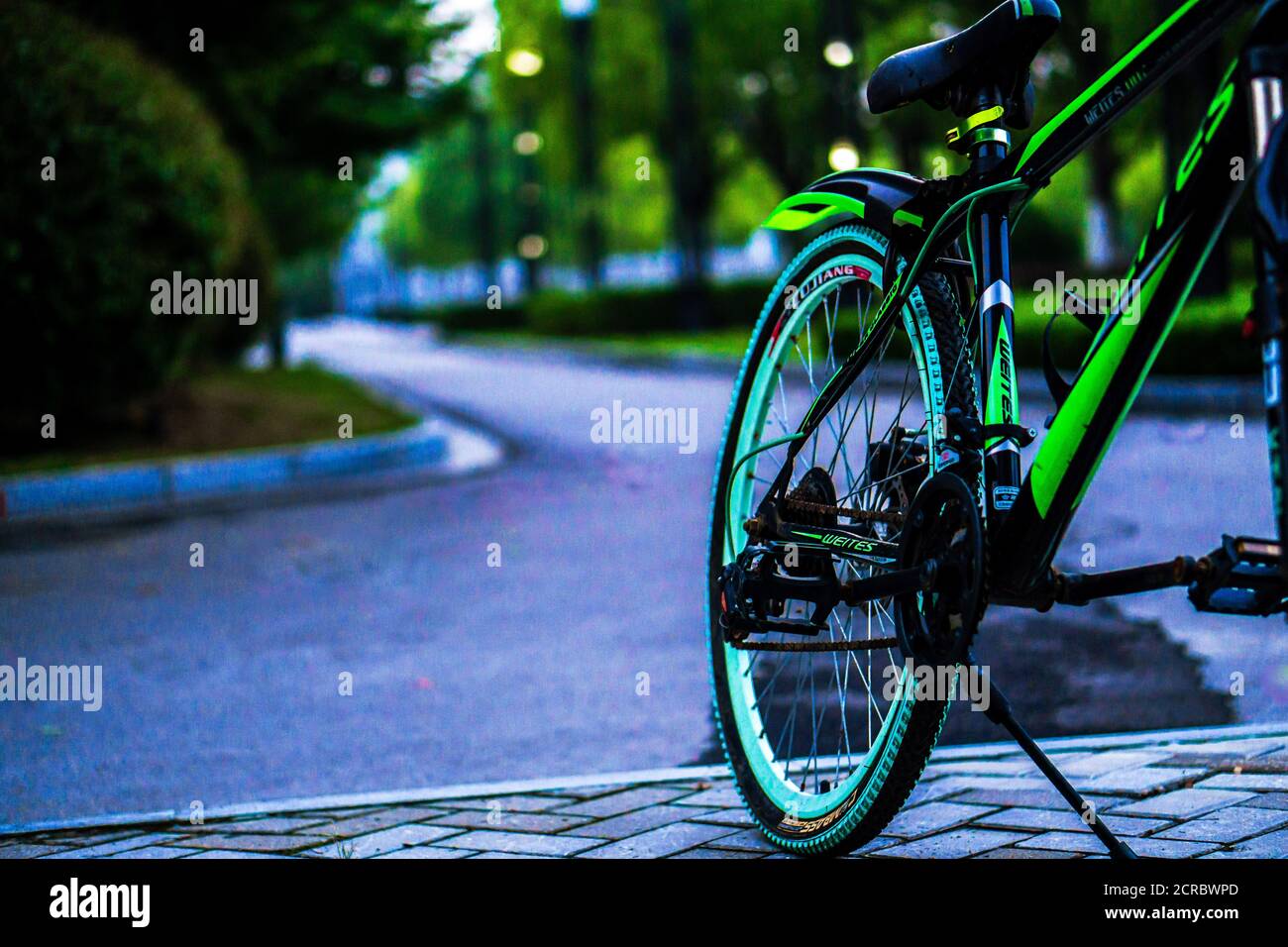 Back tire hi-res stock photography and images - Alamy