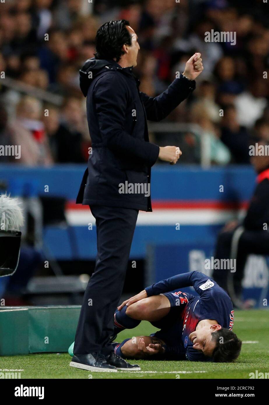 Angel di maria injured hi-res stock photography and images - Alamy
