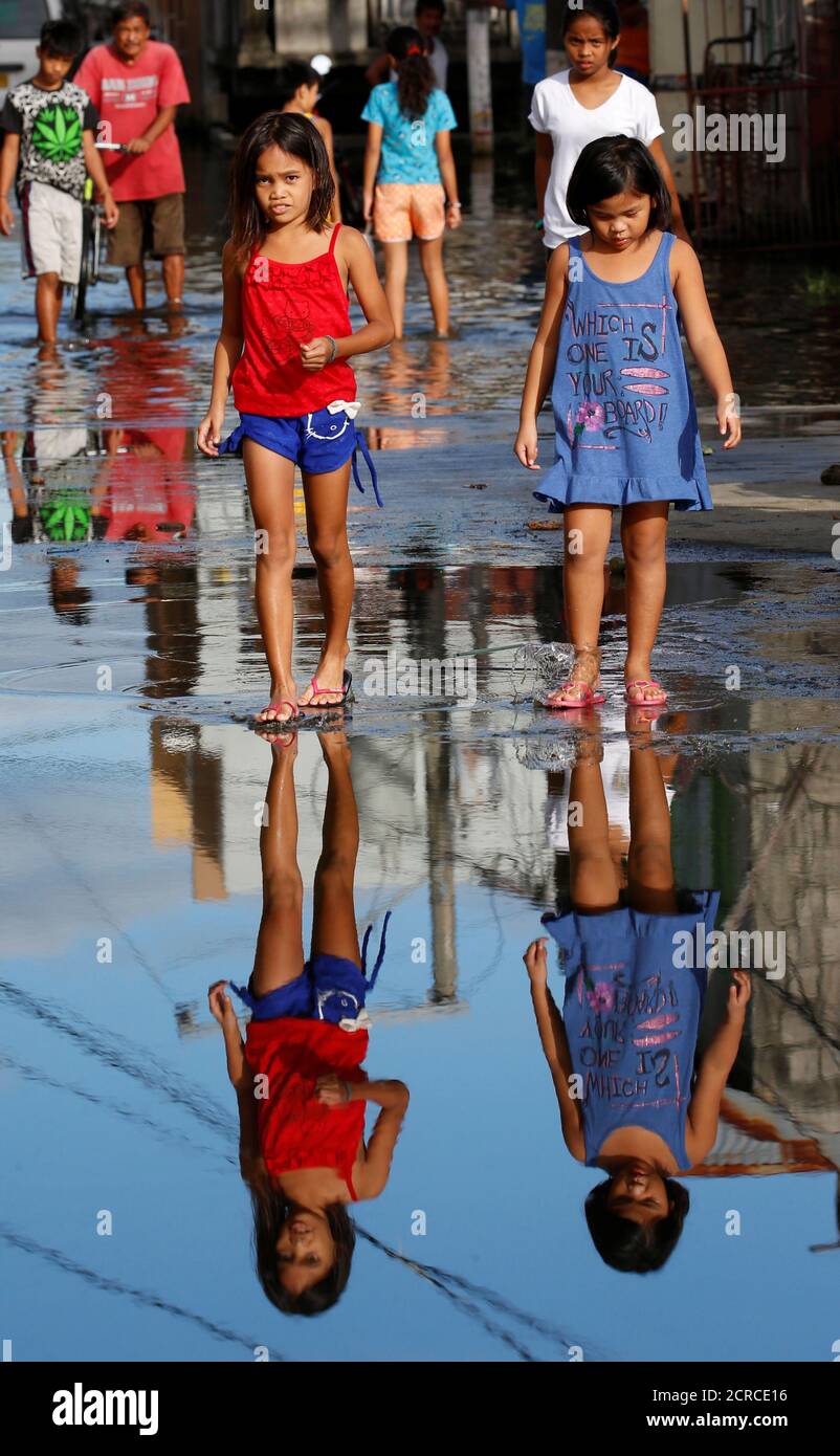 Flooded cemetery hi-res stock photography and images - Alamy