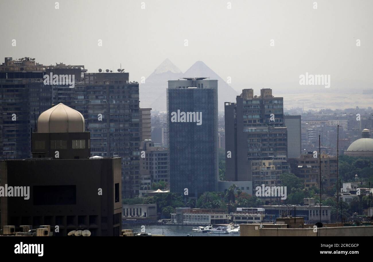 Nile river egypt pyramids hi-res stock photography and images - Alamy