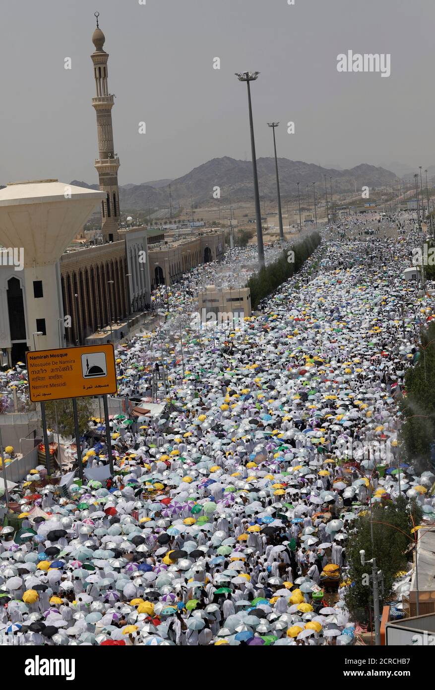 The muslim saudi arabia mosque pray hi-res stock photography and images ...